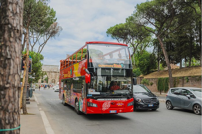 Rome: Hop-on Hop-off Bus & Vatican Museums Ticket