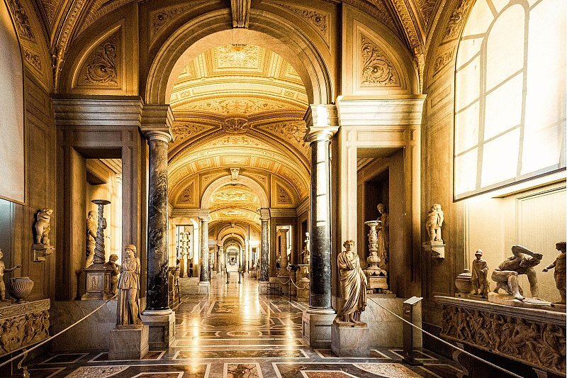 Vatican: Alone in the Sistine Chapel - The Key Master's Tour Vatican Museum